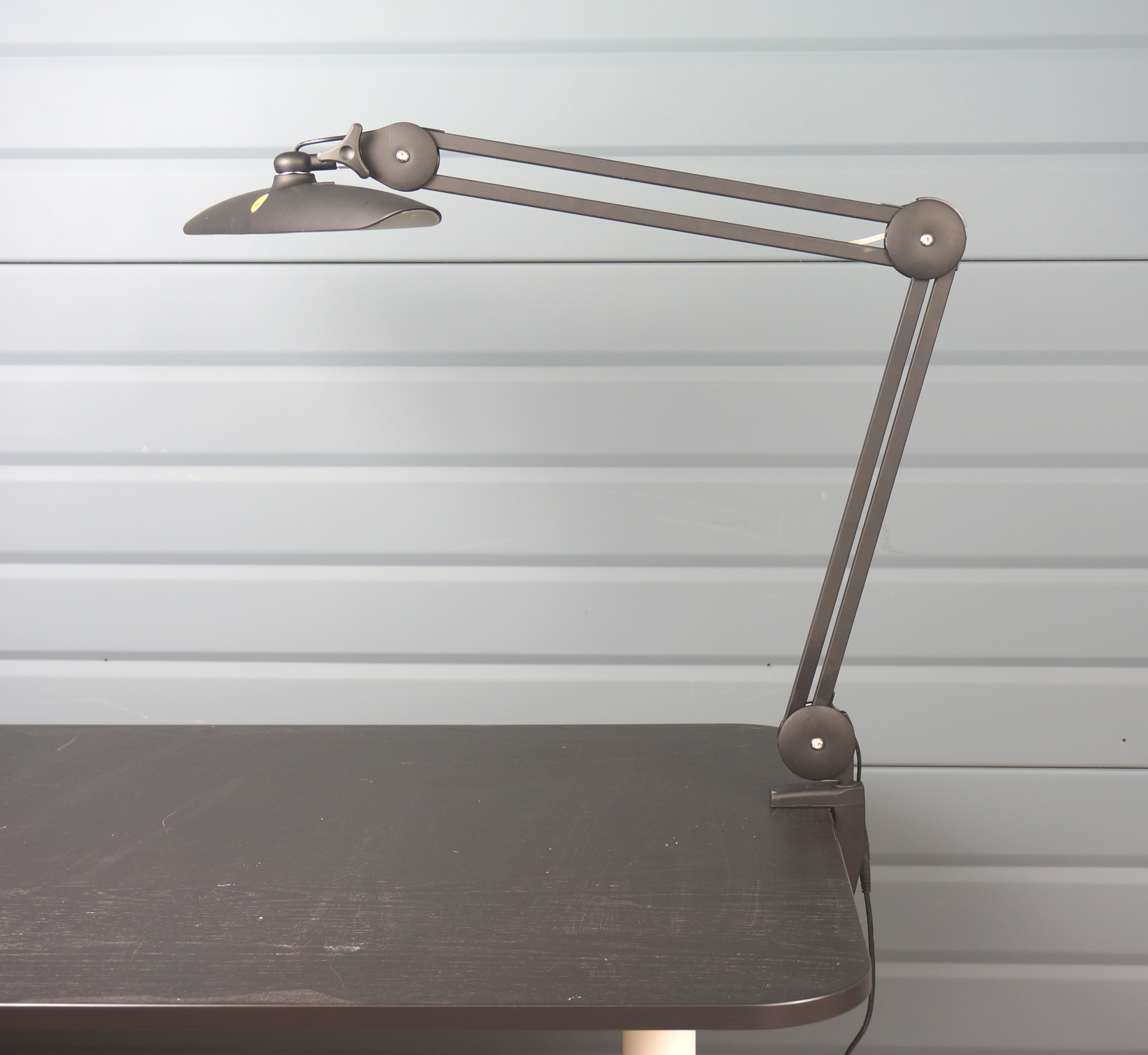 ESD safe 24W LED lamp