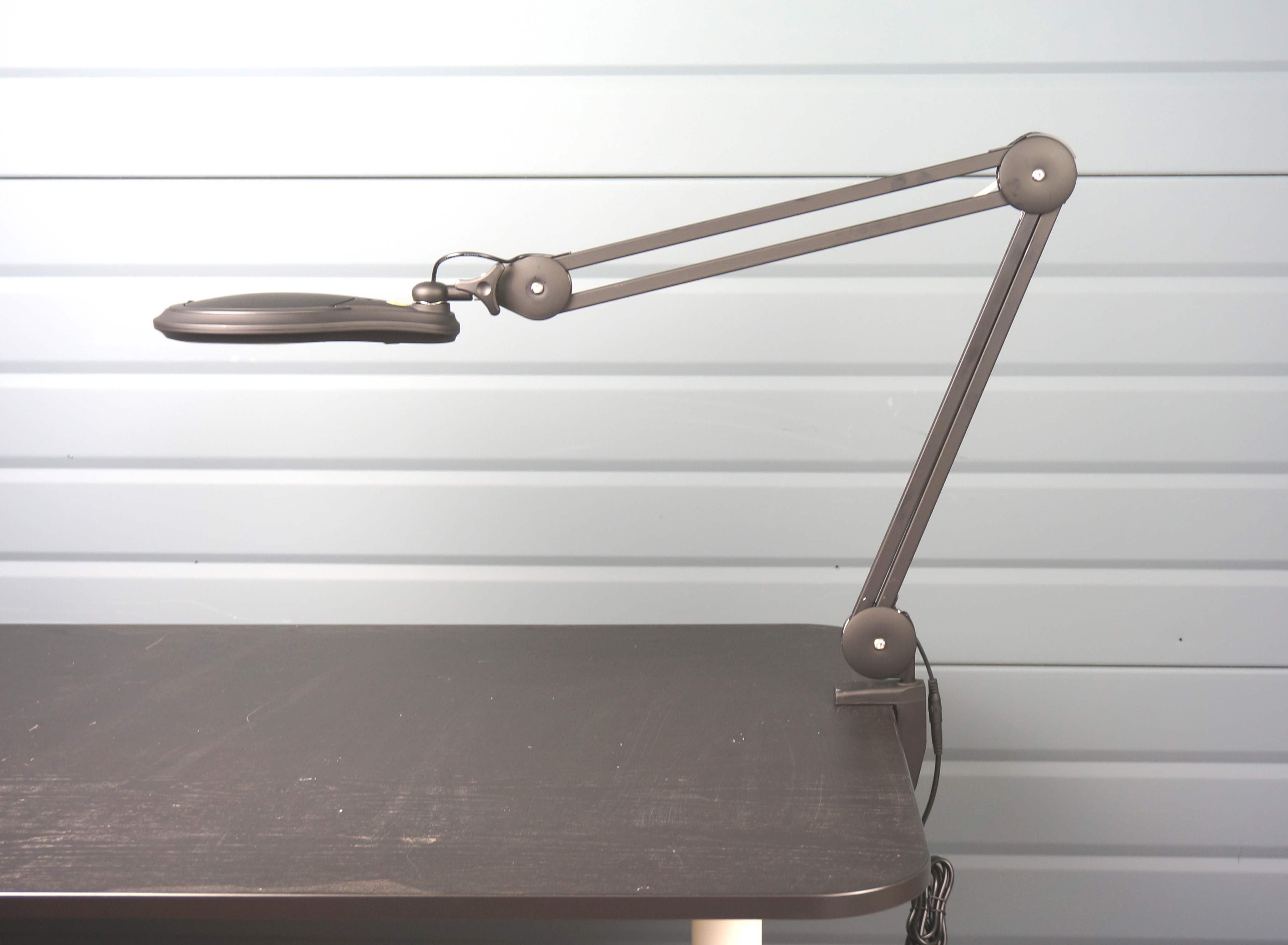 ESD safe magnifier lamp